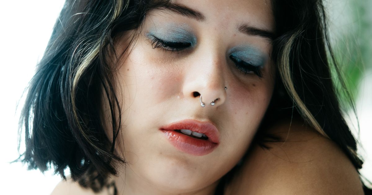 Cinthya Miranda deslumbra con su álbum debut 'Monoespacio'